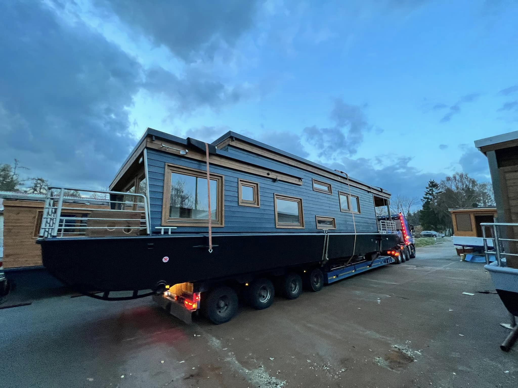 Fotogalerie - Hausboty nad 12m / Hausboty - lodě