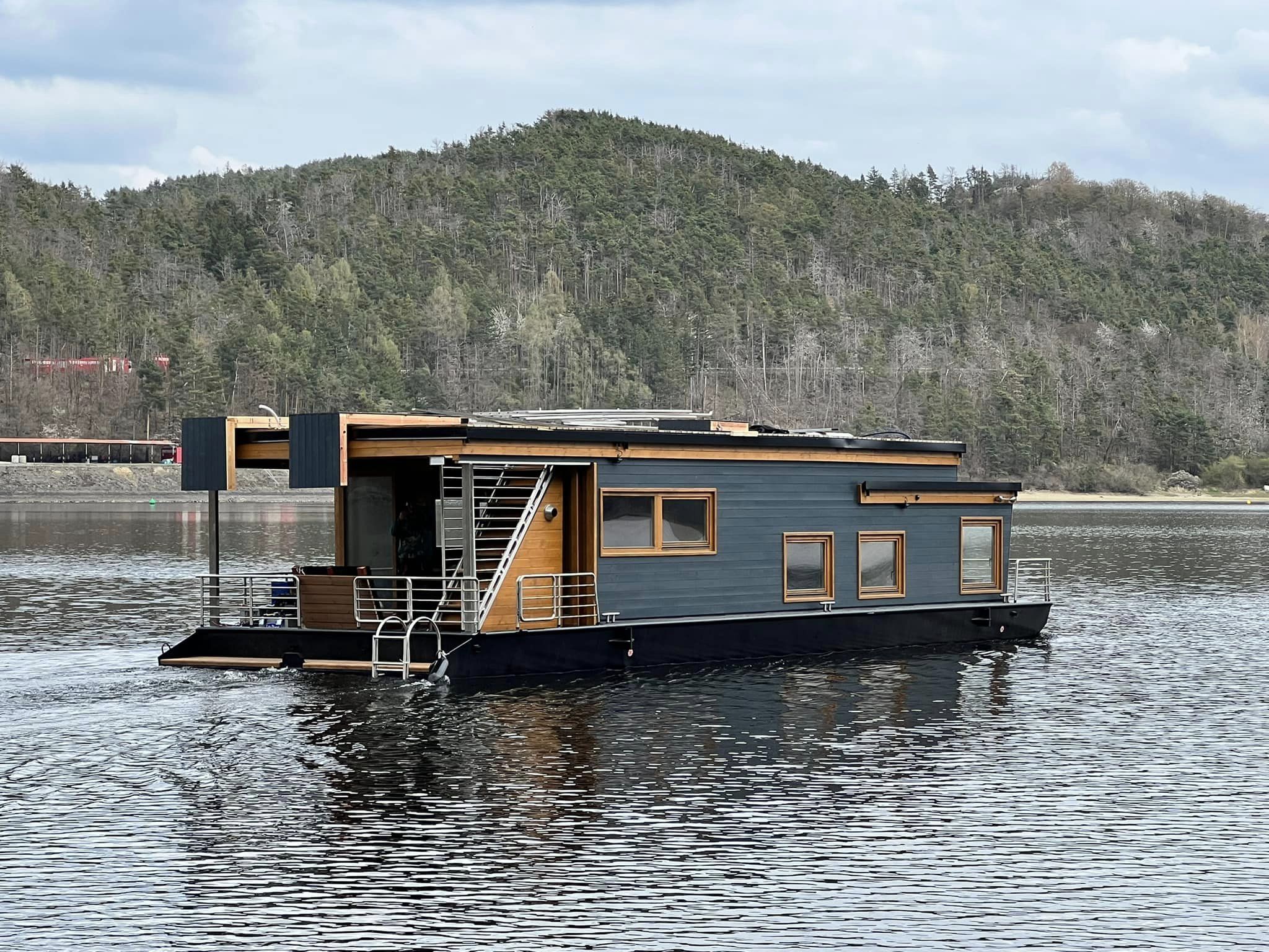 Fotogalerie - Hausboty nad 12m / Hausboty - lodě